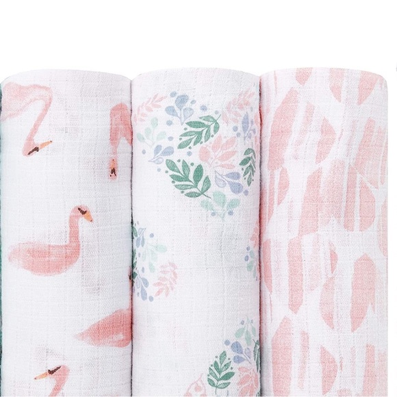 aden + anais | Other | Aden Anais Essentials Hearts Large Muslin 4x39 ...